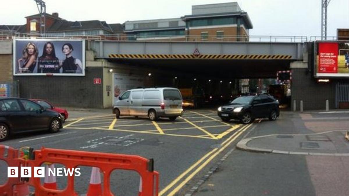 Reading IDR re-opens after sewer repairs - BBC News