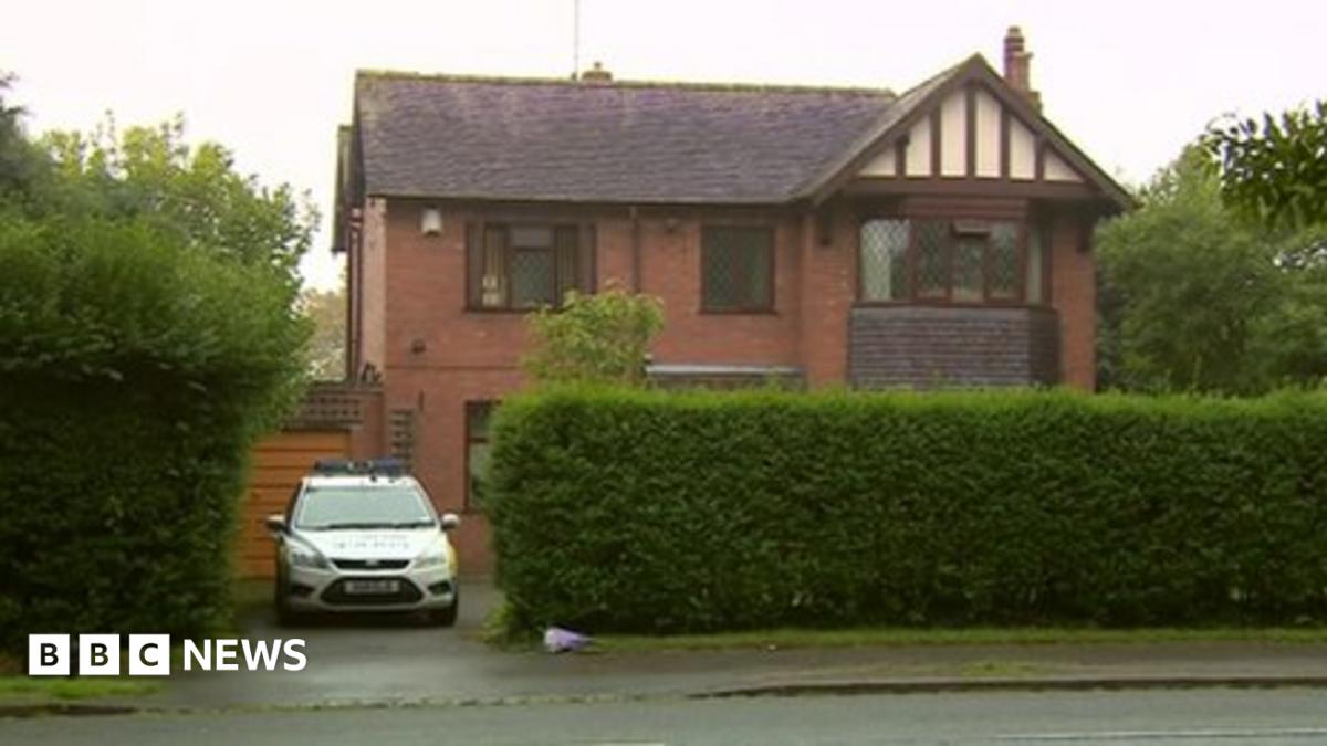 Elderly couple killed in Stone house fire - BBC News