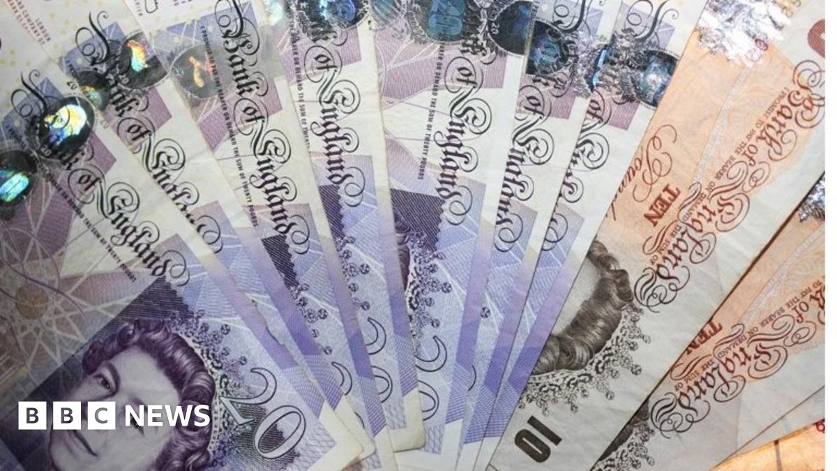 UK Treasury in legal challenge to EU bonus cap - BBC News