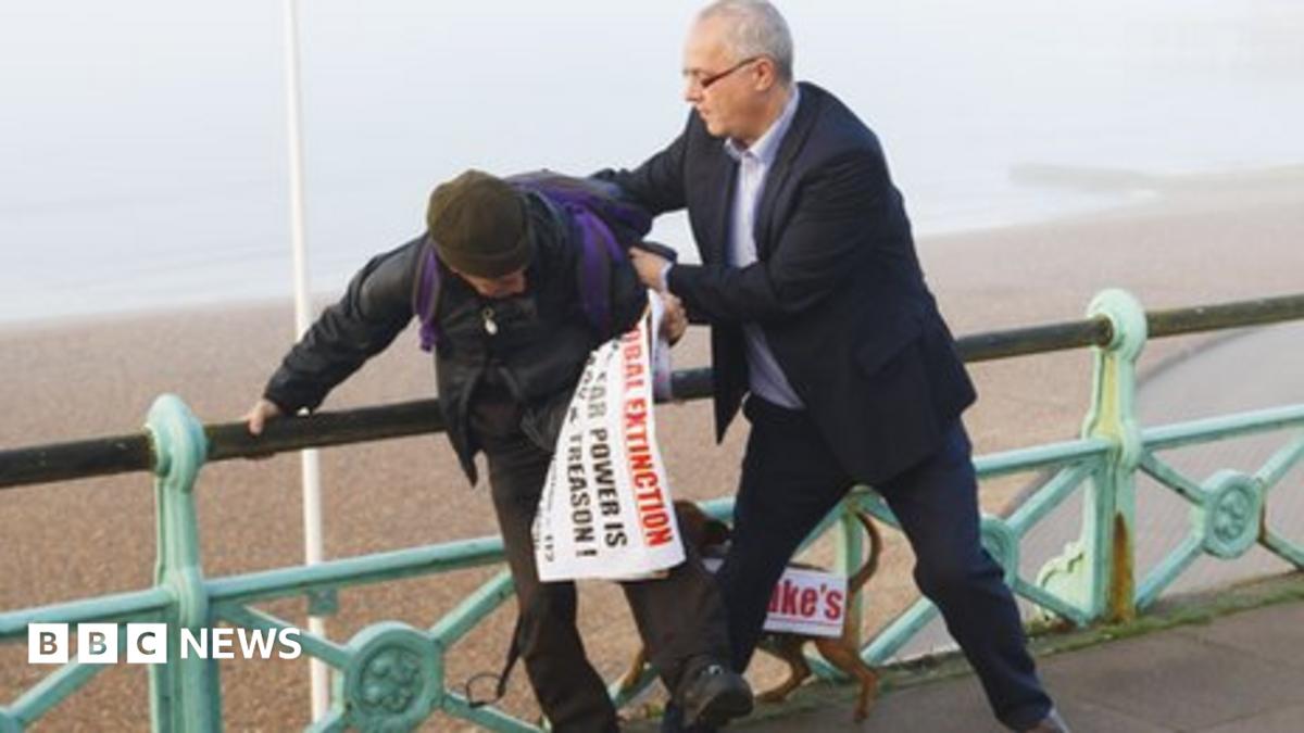 Iain Dale receives assault caution over Brighton scuffle - BBC News