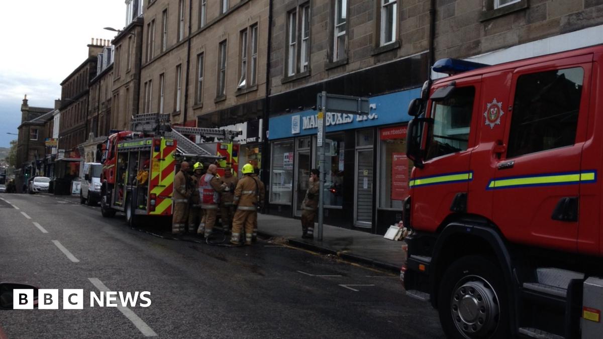 Edinburgh junction closed after flat fire in Morningside - BBC News
