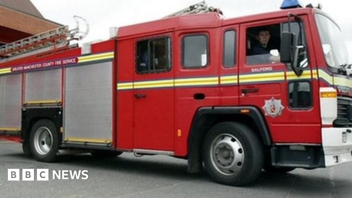 Fire on Vauxhall Industrial Estate, Wrexham, put out - BBC News