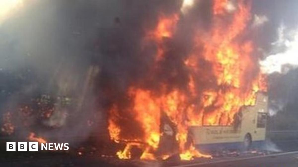 M6 closed after motorway bus fire between J14 and J15 - BBC News