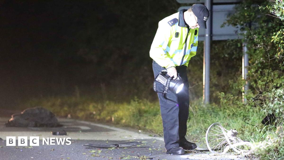 Three people arrested after Sussex cyclist dies in hit-and-run - BBC News