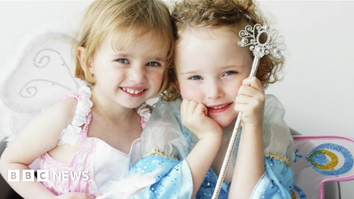 Libby Mears, six, leads charity walk in sister's memory - BBC News