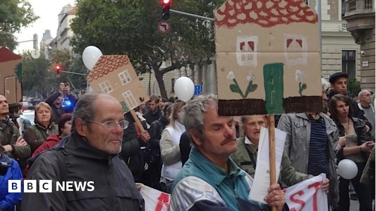 Hungarian homeless law bans sleeping rough - BBC News