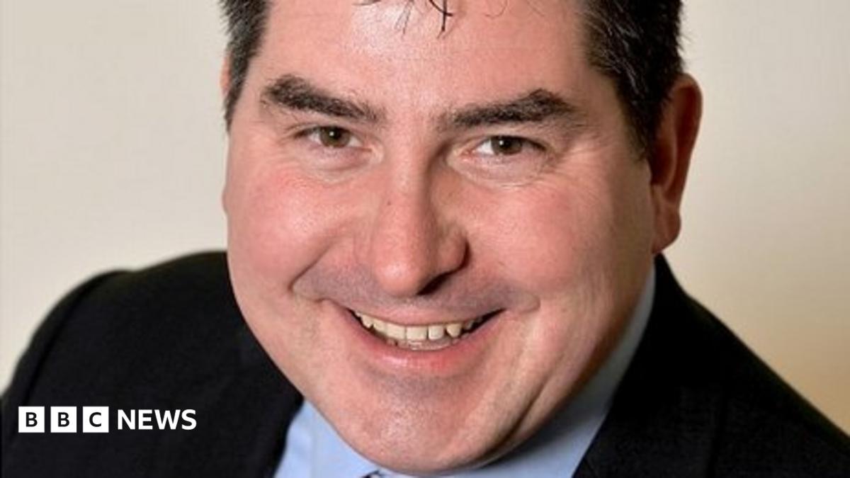 Labour MP Rob Flello quits frontbench job - BBC News