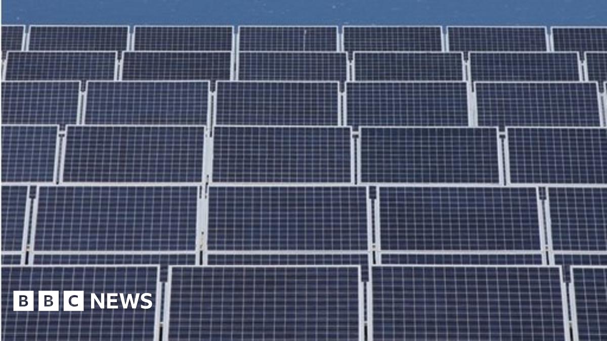 Elgin Energy exhibits Perthshire solar farm plans - BBC News