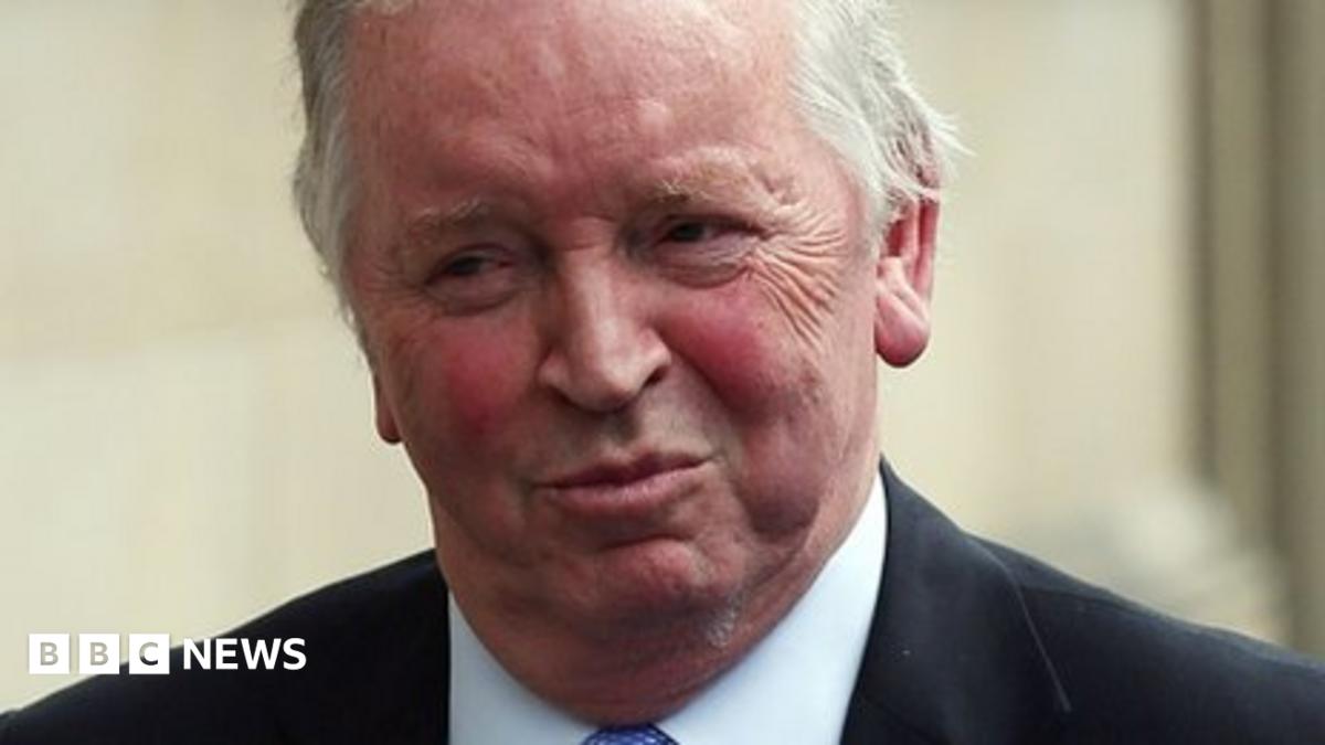 Former MSP Bill Walker loses appeal convictions - BBC News