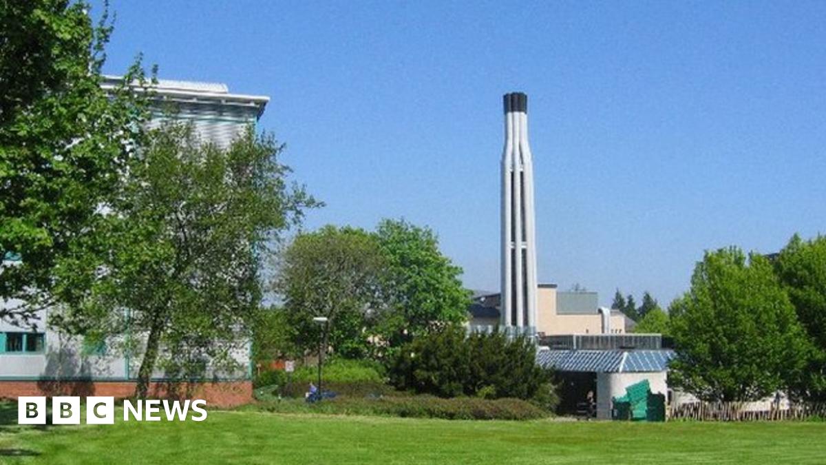 Man hurt in Edinburgh University chemical 'eruption' - BBC News