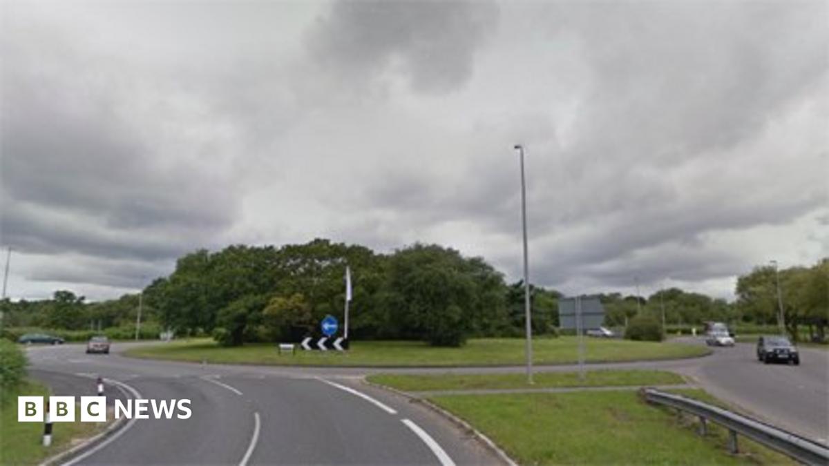 Bakers Arms roundabout roadworks in Dorset to cause delays - BBC News