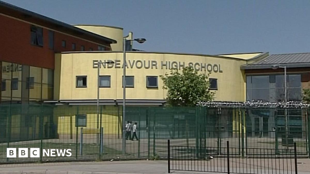 Hull's Endeavour High School fails to find academy sponsor - BBC News
