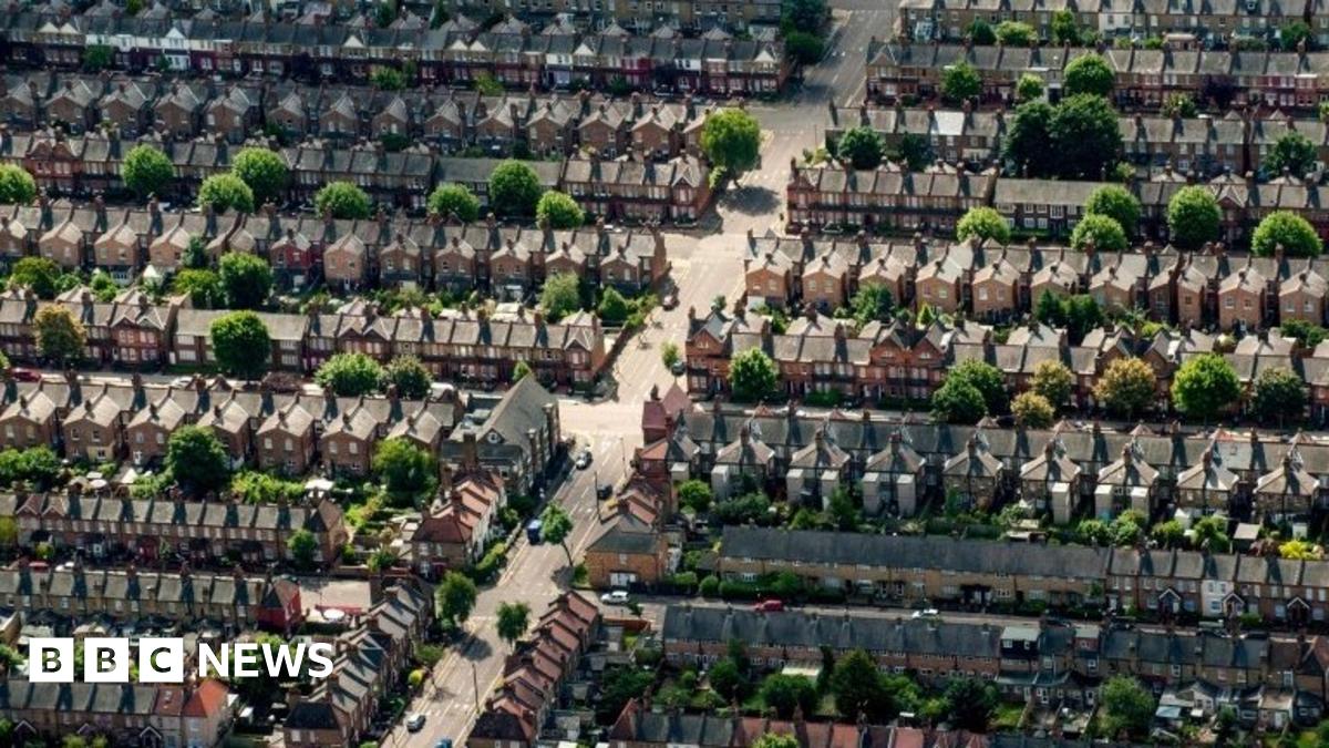 London letting agents 'refuse black tenants' - BBC News