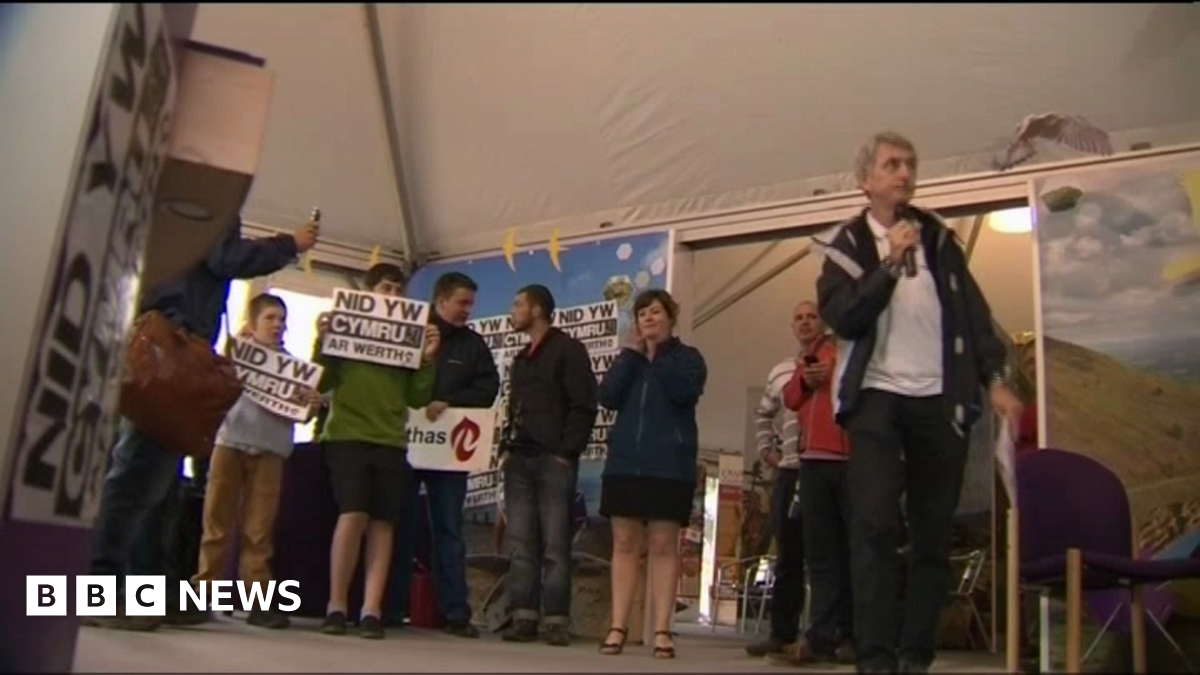 Welsh Language Society warns of new direct action campaign - BBC News