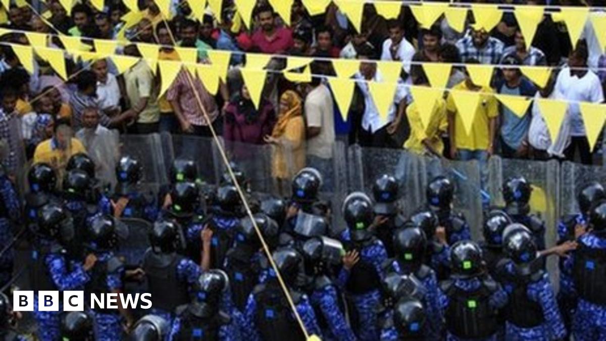 Masked men attack Maldives pro-opposition TV station - BBC News