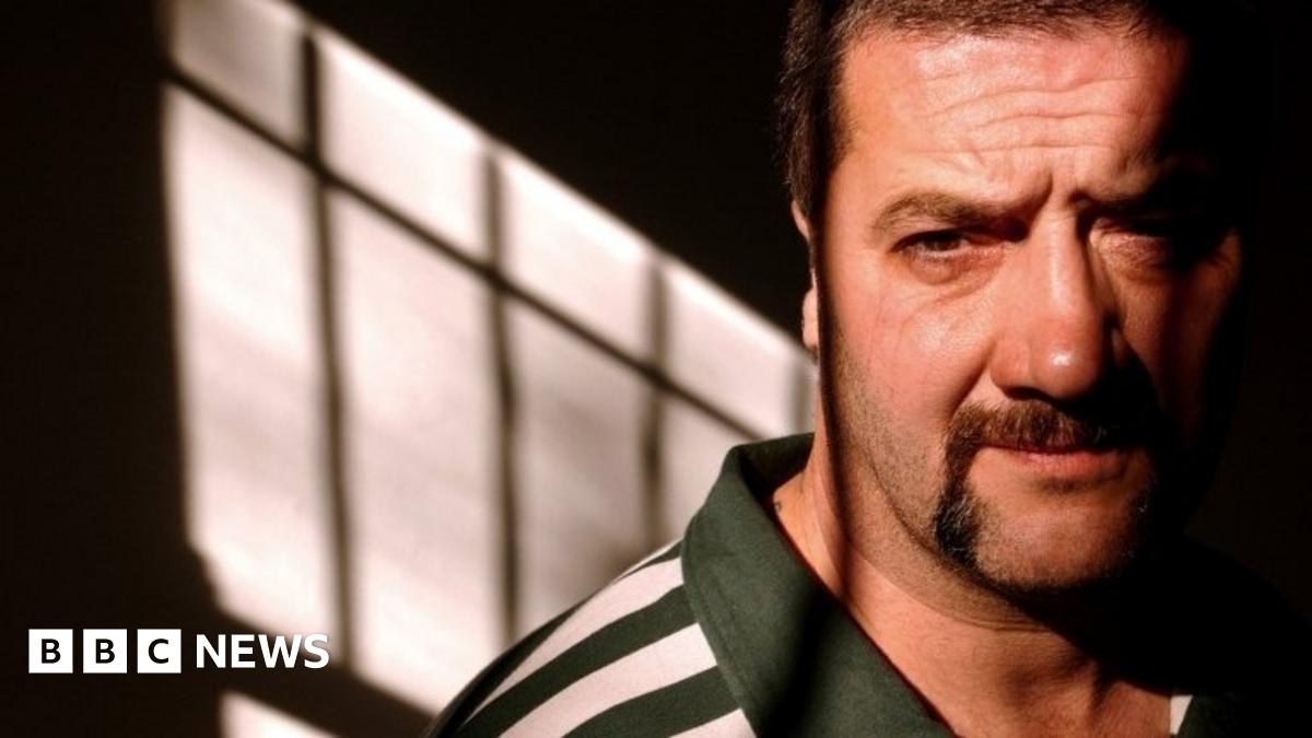 Australia criminal Mark 'Chopper' Read dies - BBC News