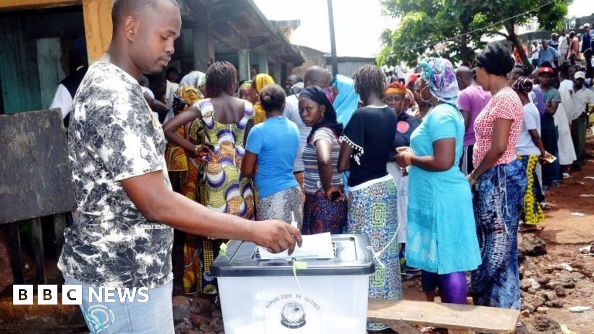Guinea poll observers report voting irregularities - BBC News