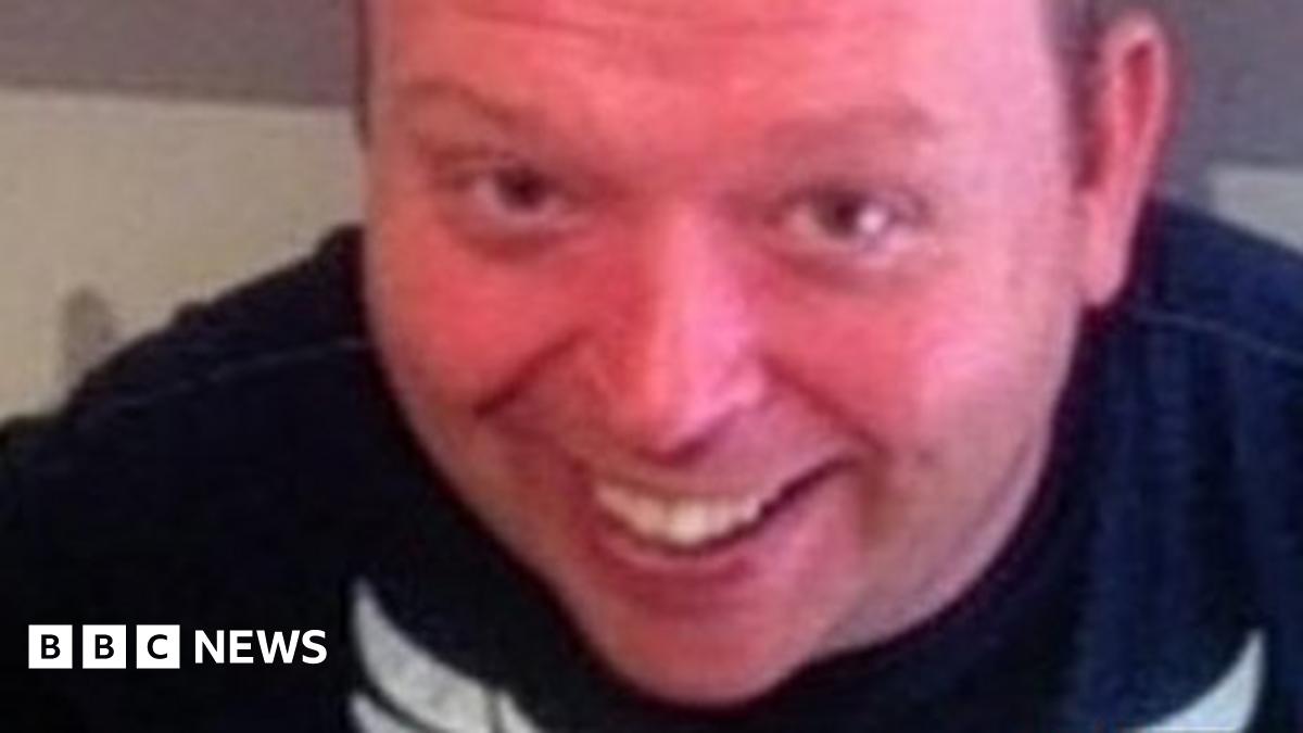 'Greedy' lawyer Gareth Arnold from Cardiff jailed for fraud - BBC News