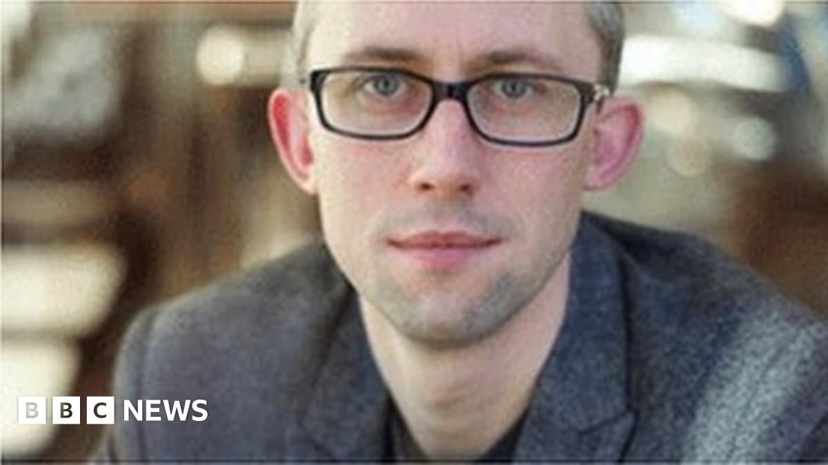 British crime author Chris Ewan in American TV deal - BBC News