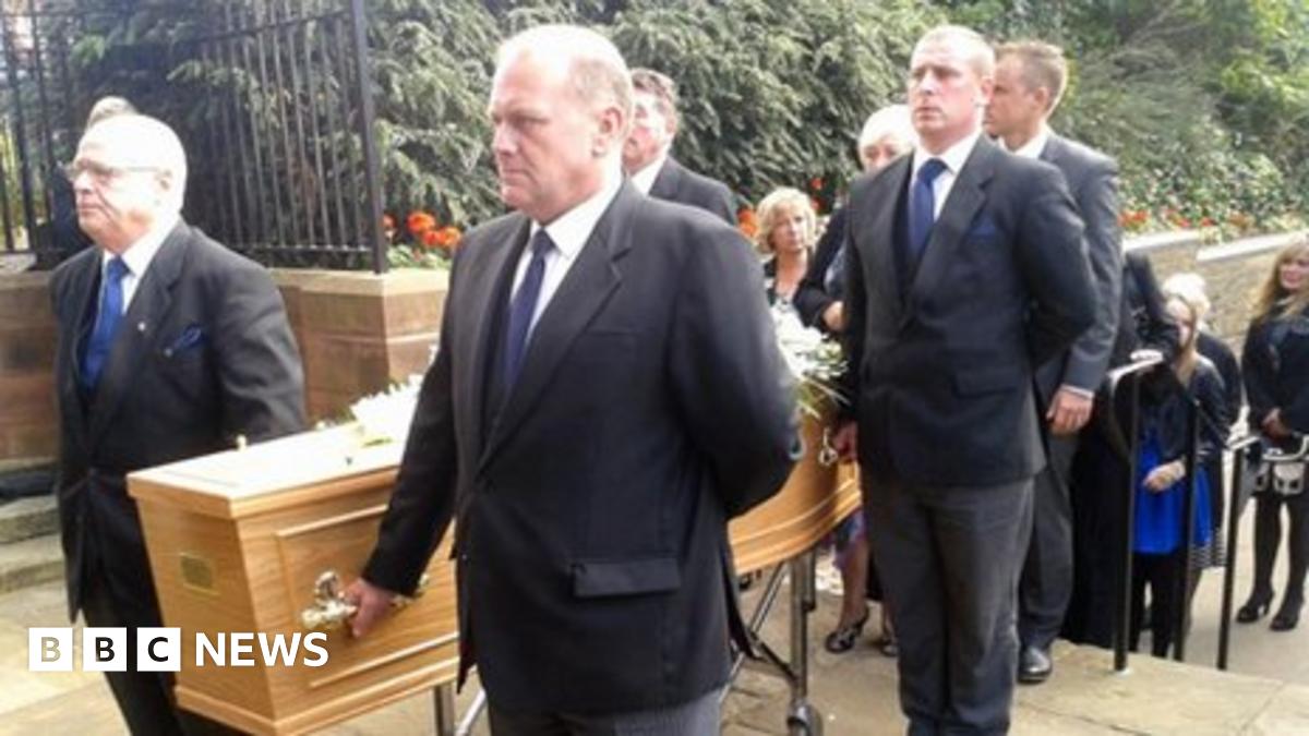 Peter Broadbent: Funeral of ex-Wolves forward - BBC News