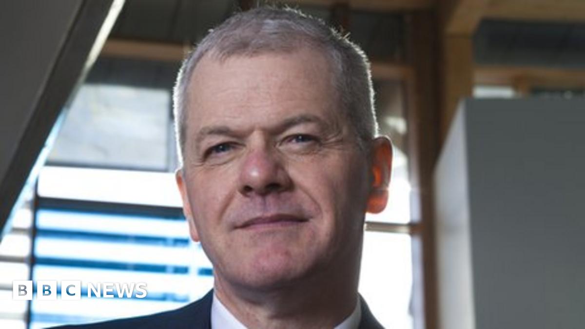 Political interference 'damaging schools' - BBC News