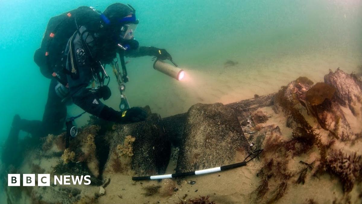 HMS Invincible wreck 'at risk' English Heritage site - BBC News