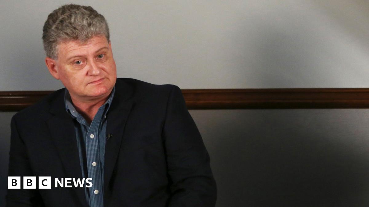 Snowden father 'meets son in Russia' - BBC News