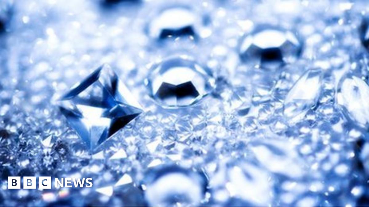 'Diamond rain' falls on Saturn and Jupiter - BBC News