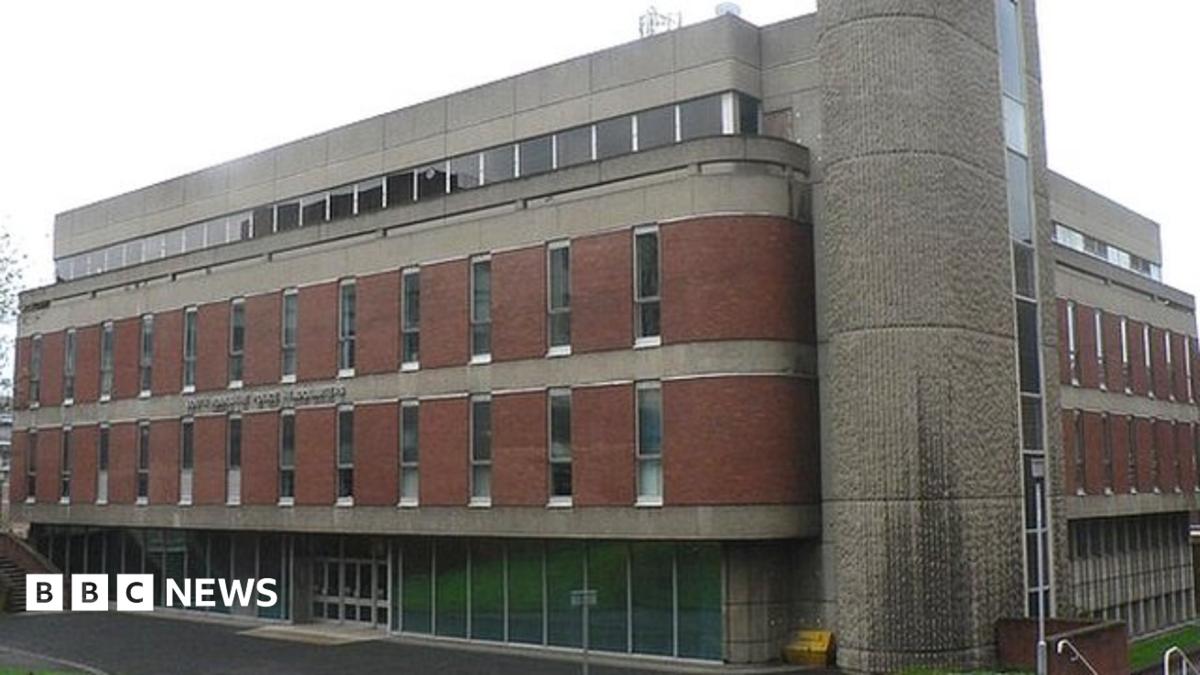 Calvin Clarke named as Sheffield stabbing victim - BBC News