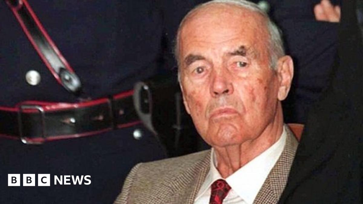 Argentina refuses body of Nazi war criminal Priebke - BBC News