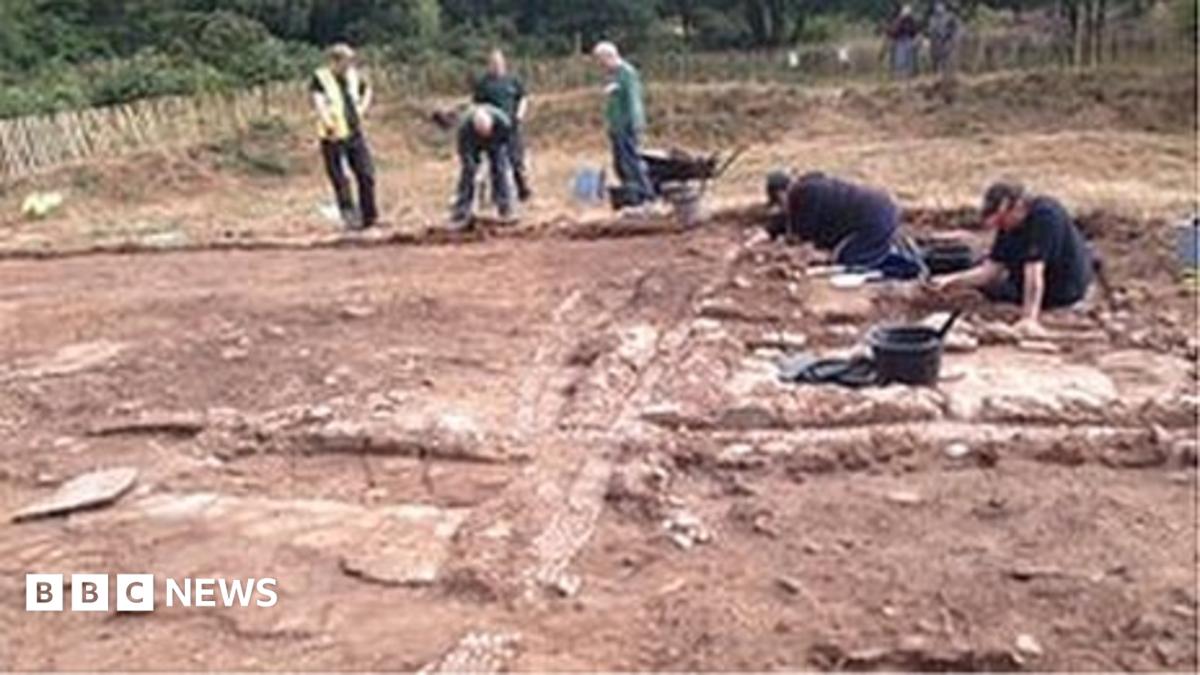 Brocton WWI model battlefield excavation completed - BBC News