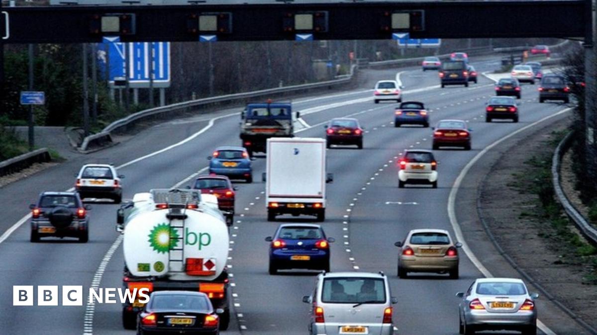 M25 widening: Camera tests in Kent and Surrey - BBC News