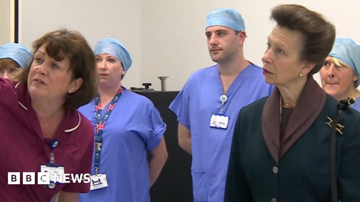 Princess Royal opens Queen Victoria Hospital theatres - BBC News