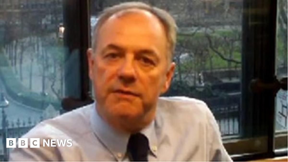 Labour MP Frank Doran to step down at 2015 general election - BBC News