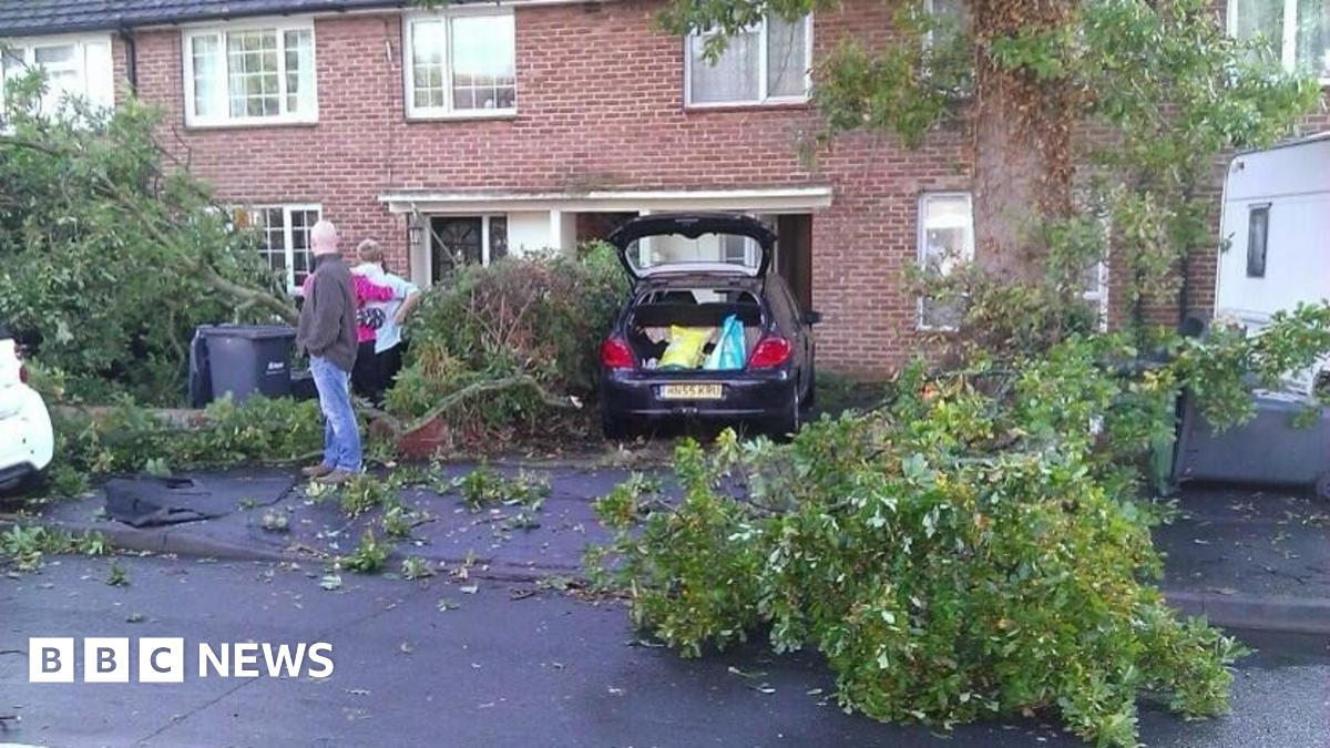 Hayling Island storm was 'typical tornado' - BBC News