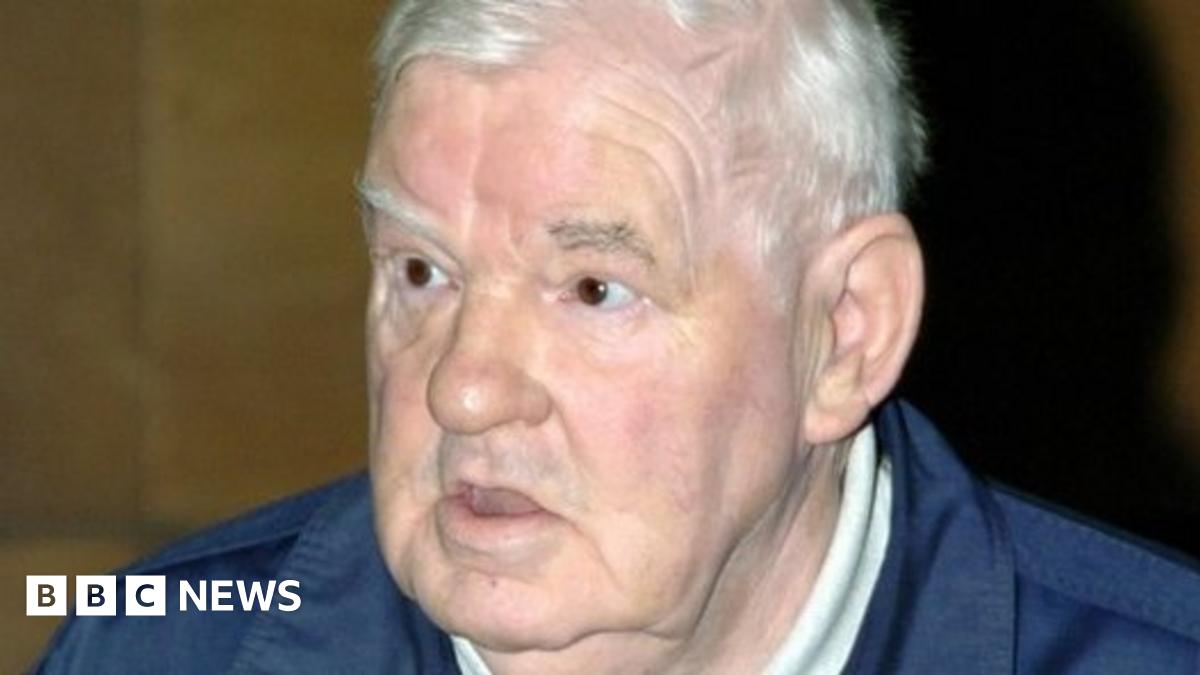 France serial killer Emile Louis dead - BBC News