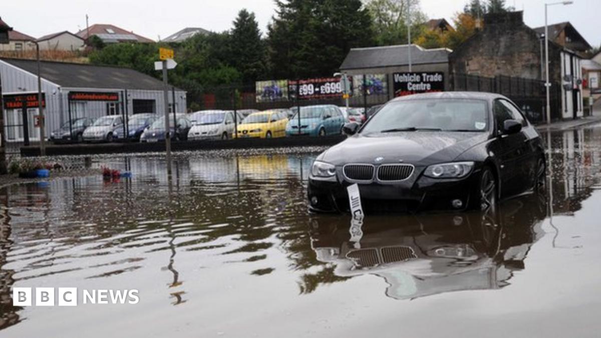 Rain brings flood and travel trouble - BBC News