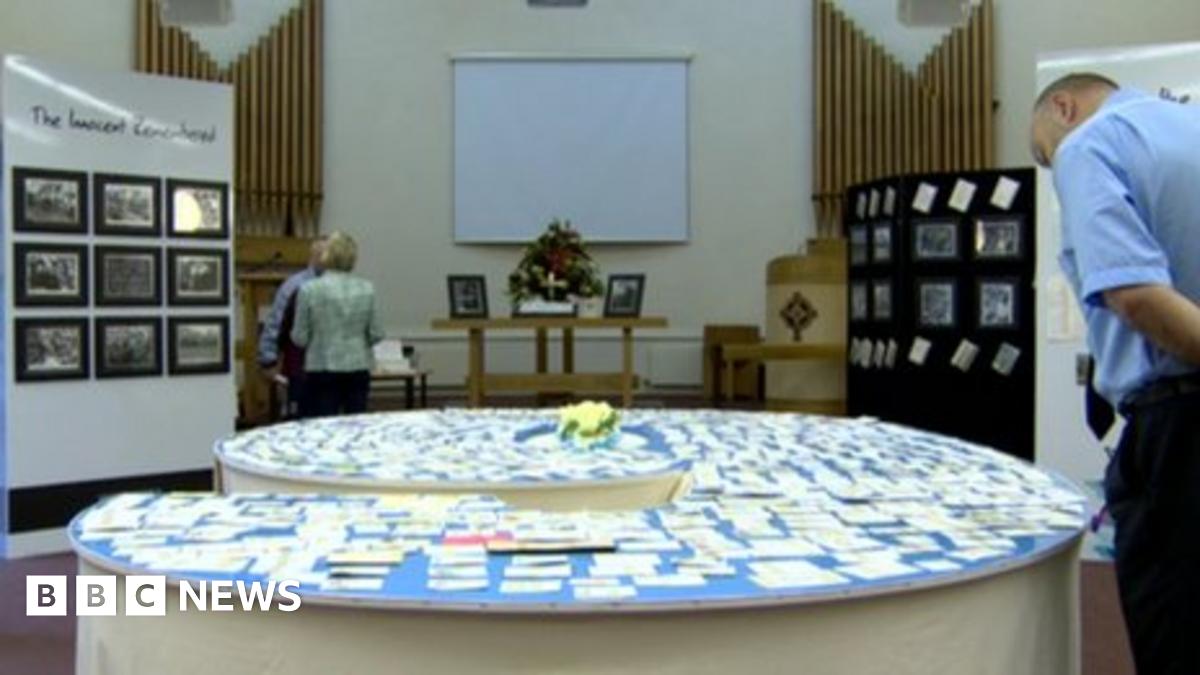 Shankill Road bomb atrocity remembered by community - BBC News