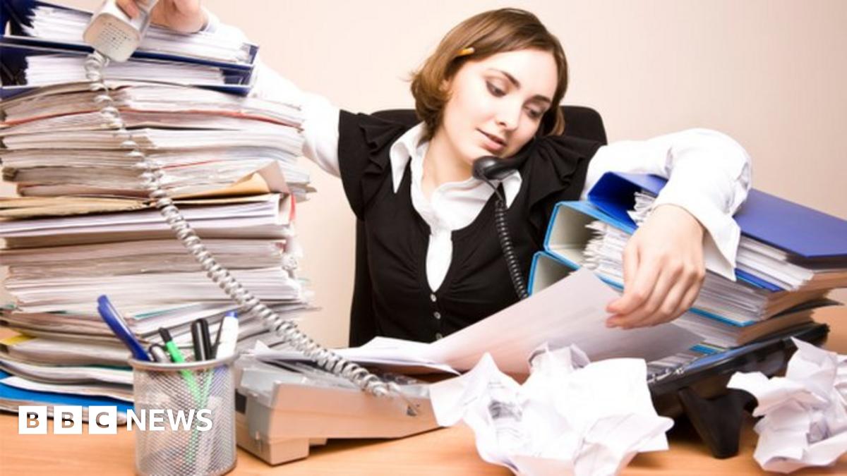 Women 'better at multitasking' than men, study finds - BBC News