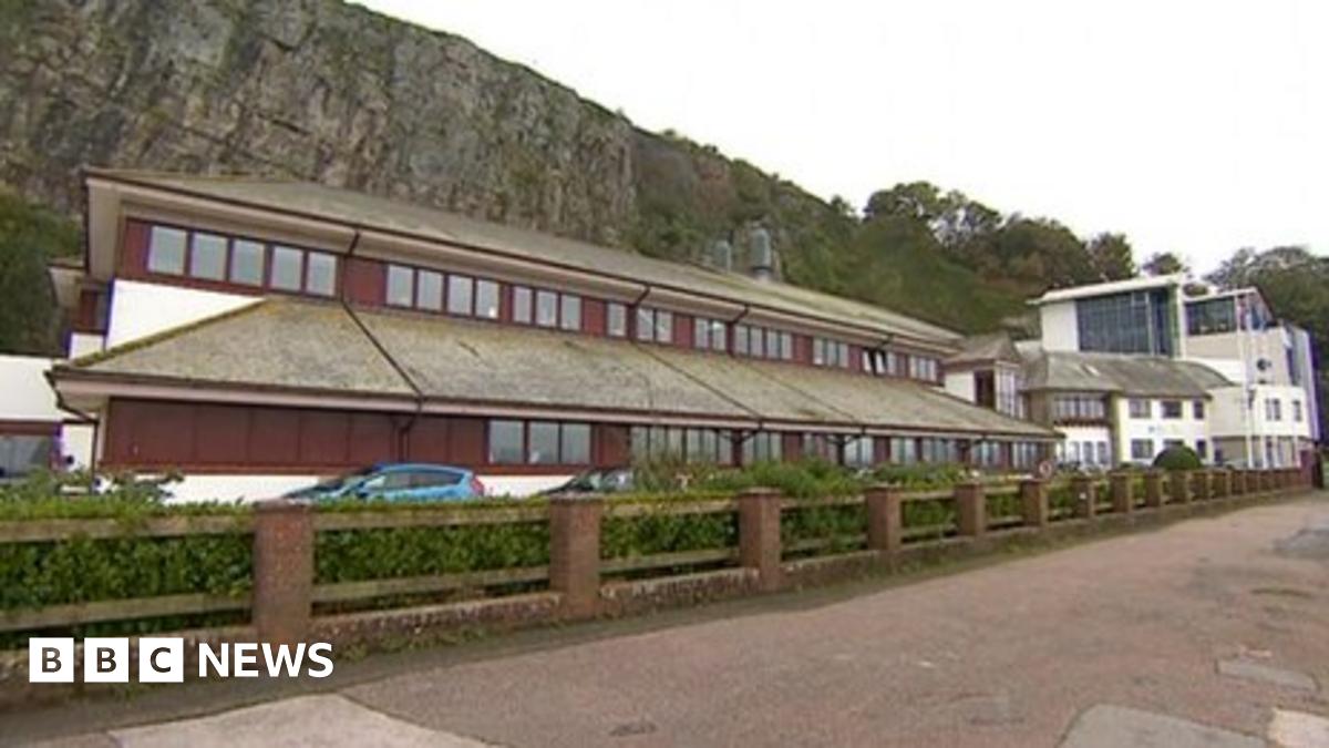 AstraZeneca Brixham lab closure threatens 71 jobs - BBC News