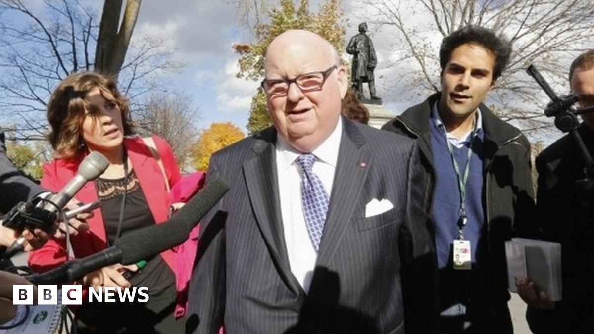 Canadian Senator Mike Duffy faces fraud charges - BBC News
