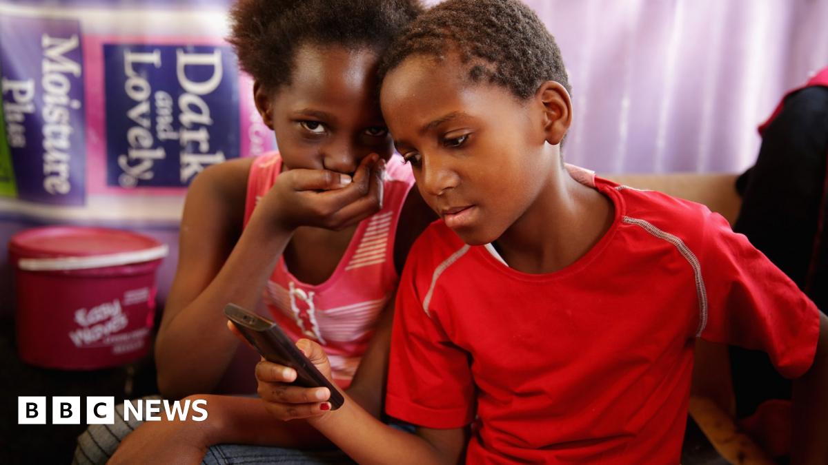 Wikipedia pilots articles-via-SMS service aimed at Africans - BBC News