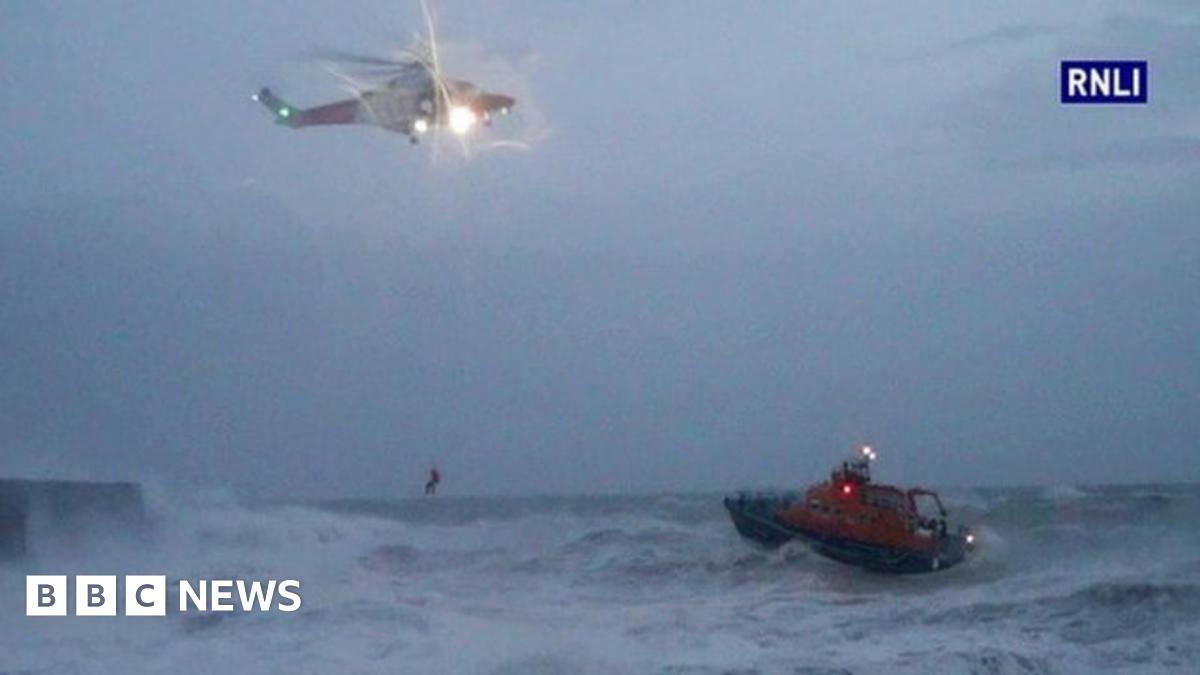 Dylan Alkins: Lifeboat man awarded over missing boy search - BBC News