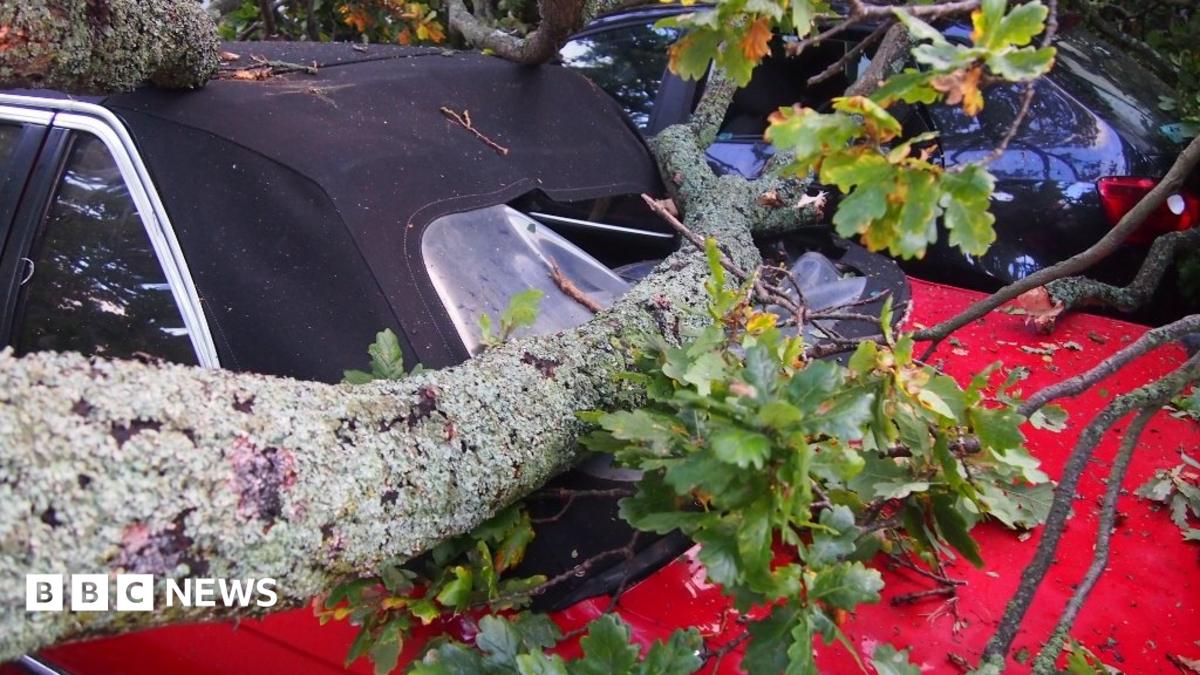 In pictures: Storm batters England and Wales - BBC News