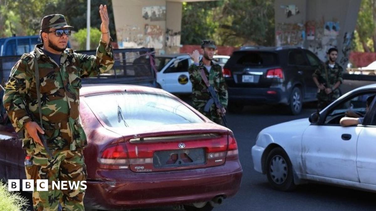 Libya robbery: Sirte gunmen snatch $54m from bank van - BBC News