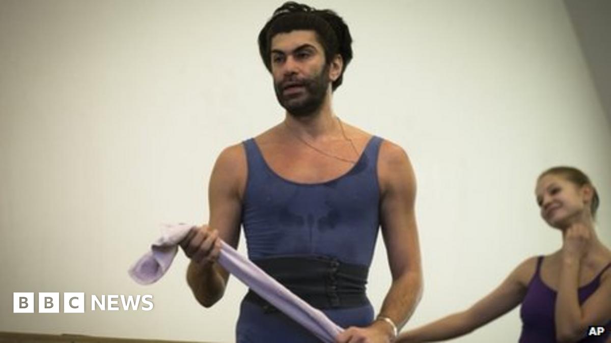 Sacked Bolshoi dancer gets top ballet job - BBC News