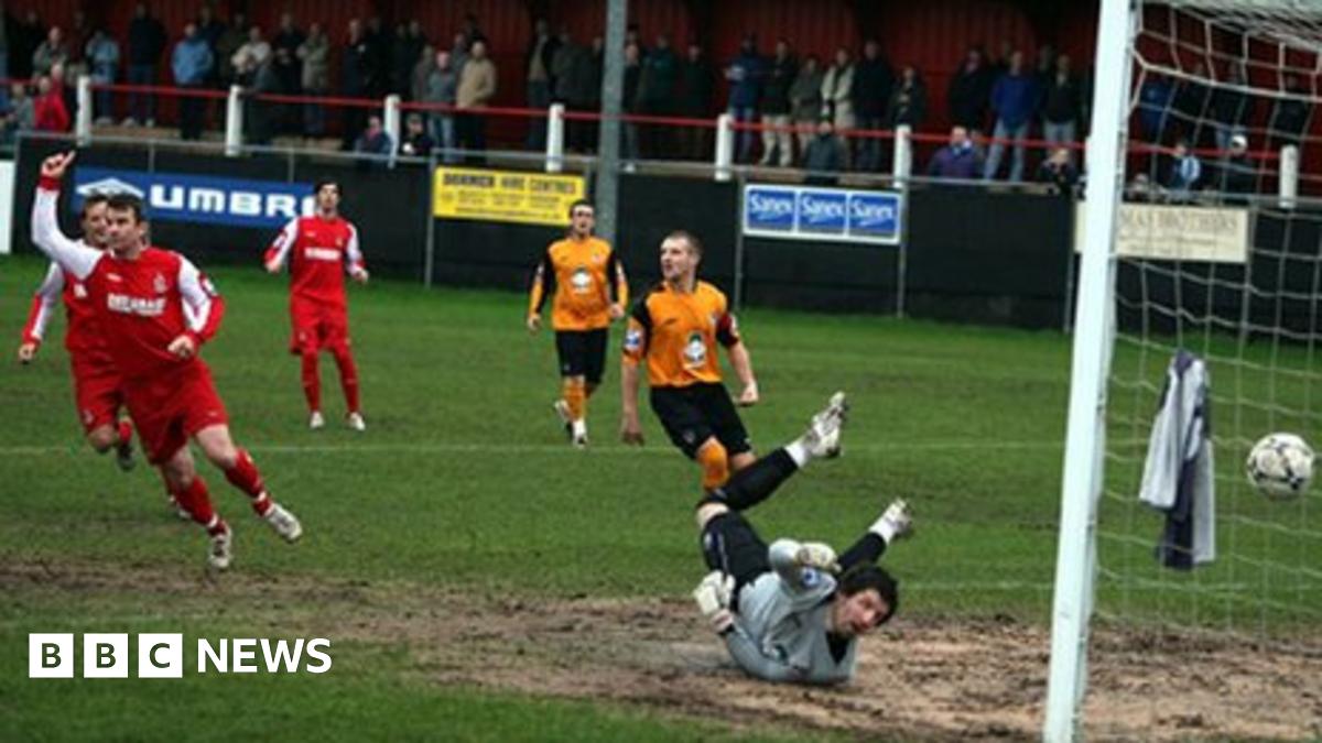 Redditch United Football Club unveil relocation plans - BBC News