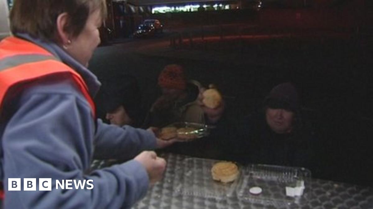 Peterborough Hindu community helps after soup kitchen theft - BBC News