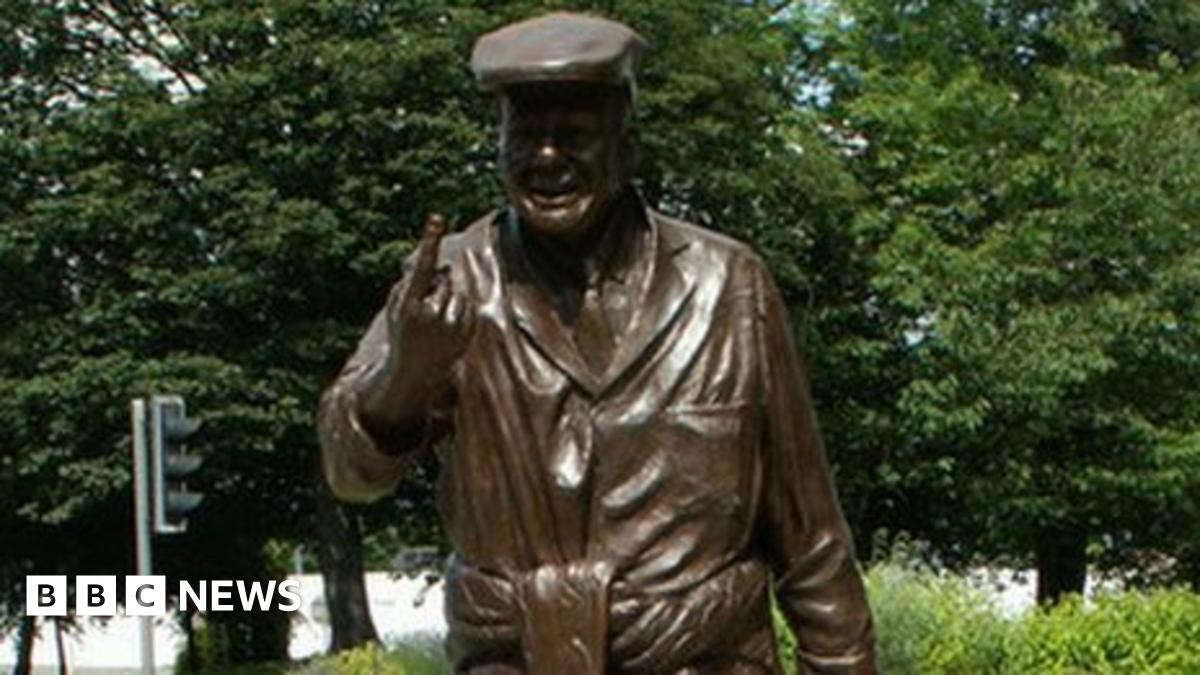 Barnsley's prank-hit Dickie Bird statue raised - BBC News