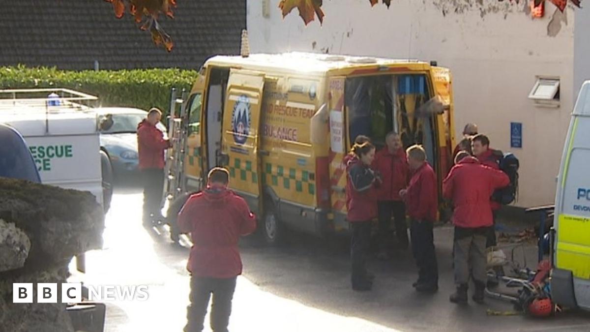 Body found during Chudleigh search for missing man - BBC News